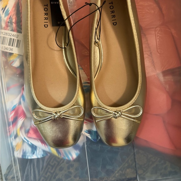 torrid | Shoes | Torrid Gold Flats With Bow Detail | Poshmark